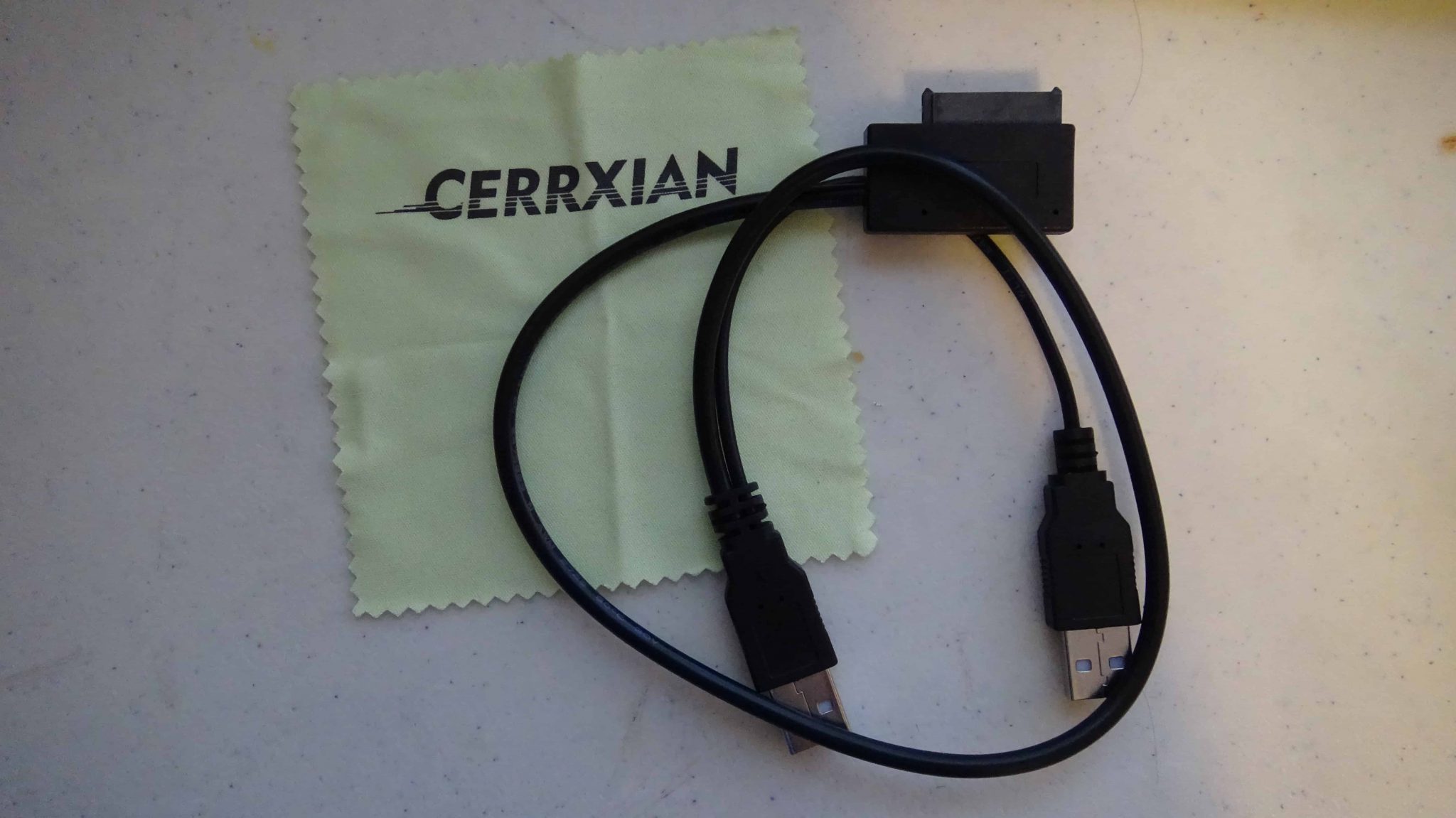 USB 2.0 to Slimline SATA Cable Overview - Moisés Cardona