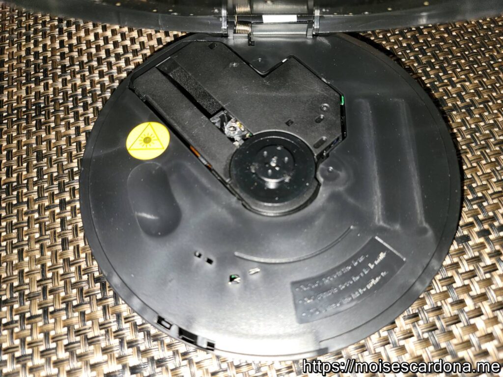 The Groove Onn Walmart Portable CD Player - Moisés Cardona